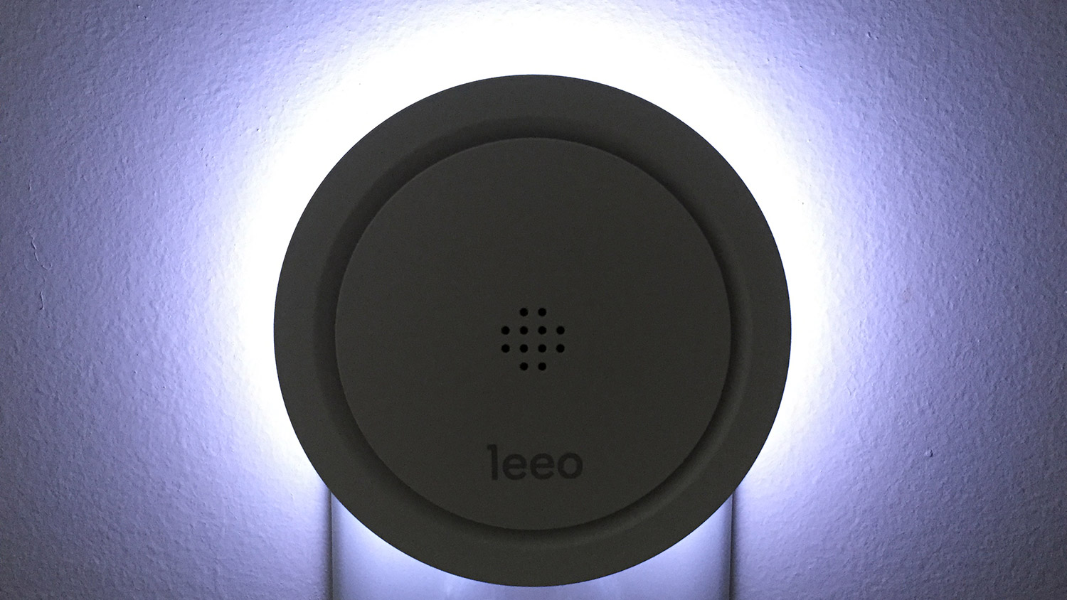 REVIEW: Leeo Smart Alert Nightlight - At Home in the Future