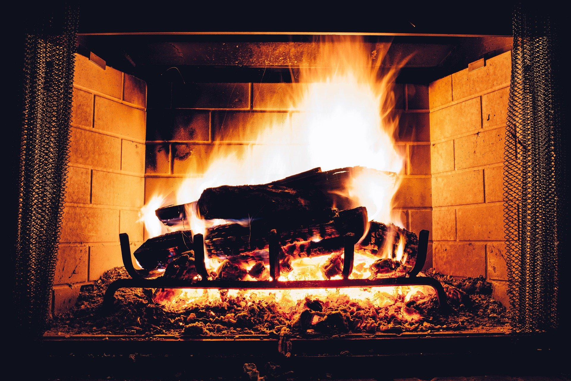 6 Clever Ways to Keep Your House Warm - At Home in the Future